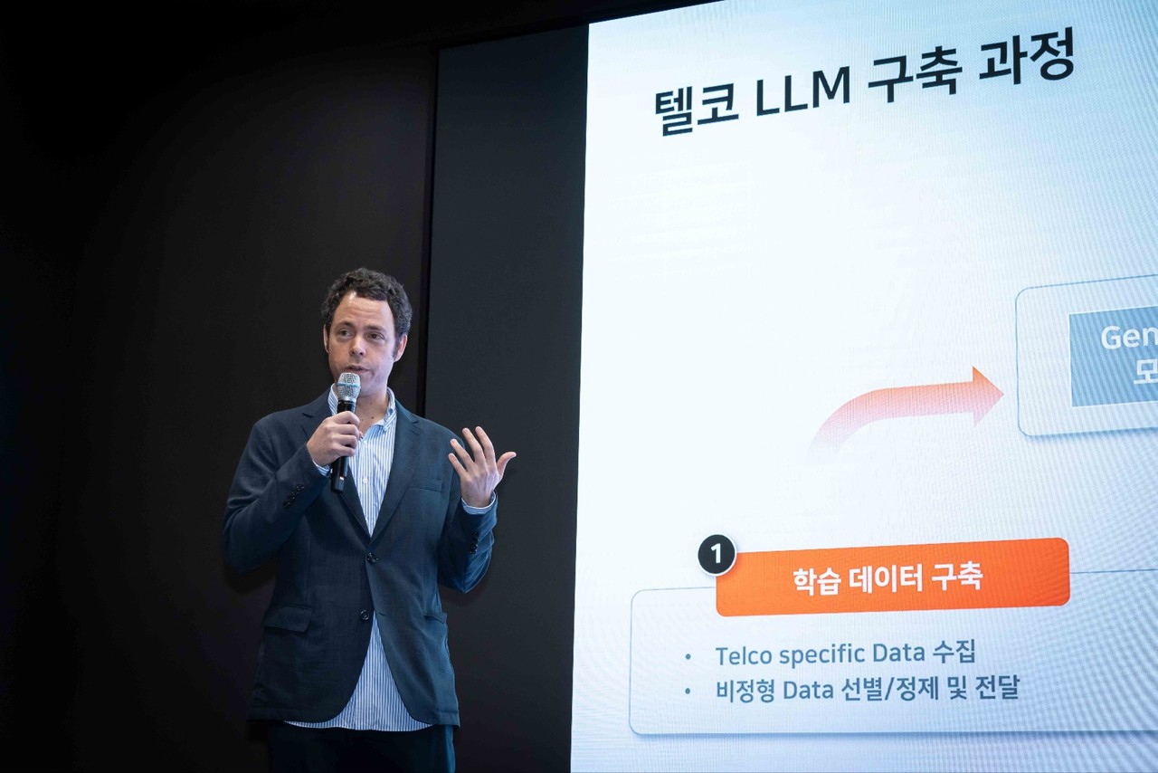 SKT, 통신 특화 LLM ‘텔코‘ 6월 출시…"에이닷X·GPT·클로드 번갈아 제공"