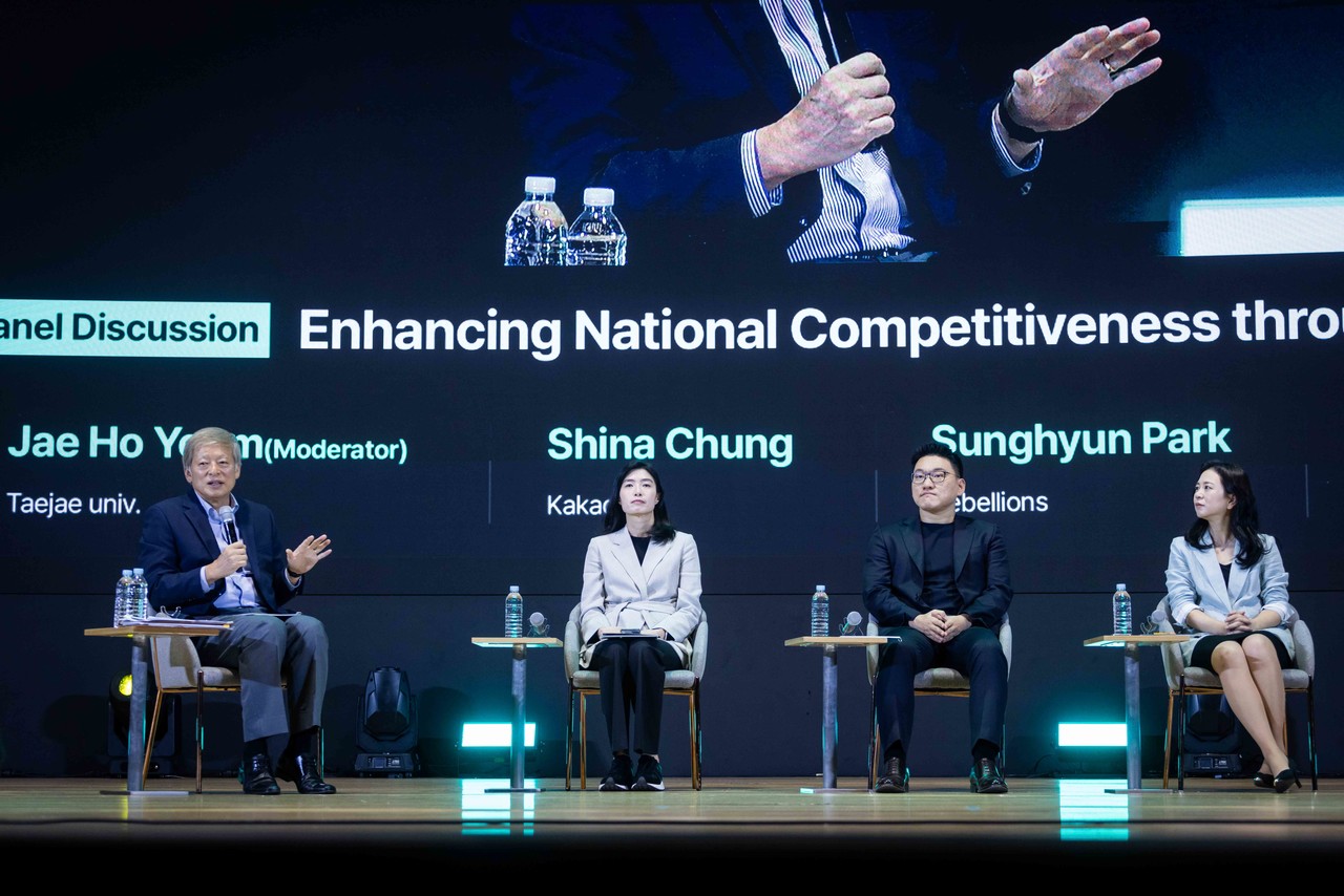 SK AI 서밋, 국가 AI 전략 ‘공론장’으로..."AI G3 위해 정부-민간 하나로 뭉쳐야"